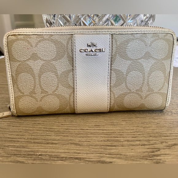 Coach | Bags | Coach Beige And Cream Zip Wallet | Poshmark